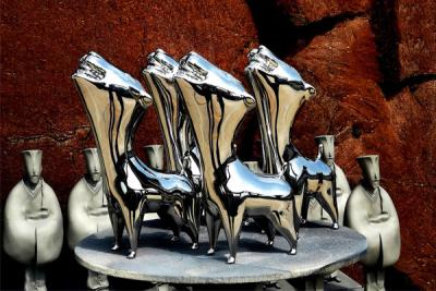 China Stainless Steel Laughing Dog Sculpture 27cm Mirror Polished Home Decor for sale