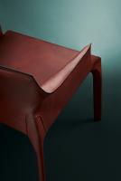 China Ergonomic Tanned Saddle Leather Chair Suitable To Modern City Life for sale