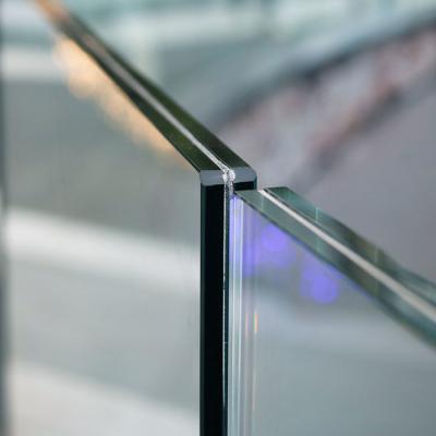 China Super White Low Iron Toughened Laminated Safety Glass 5+5mm PVB Interlayer for sale