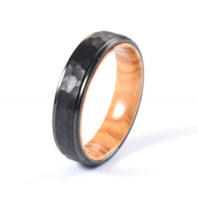 China 6mm Hammered Black Tungsten Carbide Ring with Olive Wood Liner Durable Wedding Band for sale