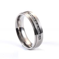 China 6mm Titanium Wedding Ring with CZ Stone Inlay - Silver Finish Fashionable Wedding Band for sale