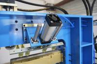 China 2.3KW 30MPa 0.5-1.0MPa PLC Controlled Kitchen Sink Machine for High Precision Joint and Angle Pressing for sale