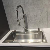 China Handmade Stainless Steel Kitchen Sink with Bowl Depth 250-300mm and Panel Thickness 1.2-1.5mm or 1.8-2.0mm for sale