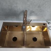 China Handmade Stainless Steel Kitchen Sink with 304/316 Food-Grade Sterile Certified Deepened Bowl Design for sale