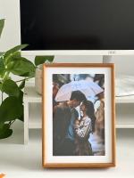 China 10 Inch Thick Solid Wood WiFi Touch Digital Photo Frame 1280*800 Vintage Wooden Digital Picture Frame for sale