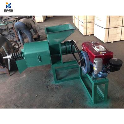 China Small Palm Fruit Oil Expeller 300-500kg/hour Palm Oil Press for Oil Extraction for sale