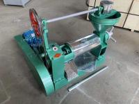 China Farms Sunflower Oil Making Machine Cold Press Mustard Oil Machine with 150-300kg/h Capacity and Carbon Steel Material for sale