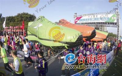 China Reusable Inflatable Product Replicas Shoes With Digital Printing Logo for sale