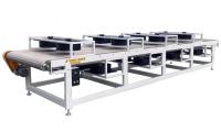 China Precision UV Roller Coating Machine for Floor Feeding with Frequency Conversion Control and Anti-Sliding Belt System for sale