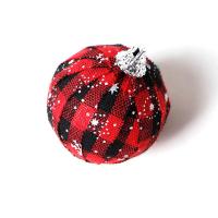 China Christmas Ribbon Balls Ornaments 2022 Design Bulk Tin Ball with Ribbon for sale