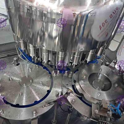 China Full Auto Mineral Water Filling Machine 8000 BPH with 32 Filling Heads and 3.0T Weight for sale