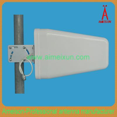 China Outdoor Log Periodic Yagi Antenna 800MHz-2.5GHz 9dBi Broadband for sale