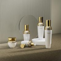 China Pearl White Cosmetic Bottle Set 30ml 100ml Hyaluronic Acid Glass Skincare Packaging Set for sale