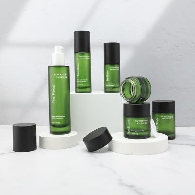 China Exquisite Glass Luxury Cosmetics Packaging Bottle for Luxury Beauty Products for sale