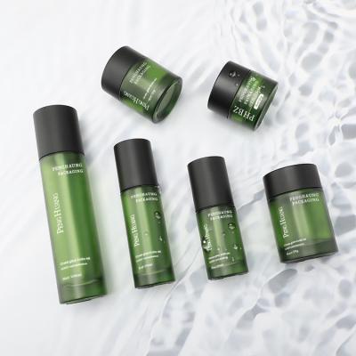 China ODM/OEM Accepted Glass Cosmetic Bottle Set Ideal for Your Customized Performance Products for sale