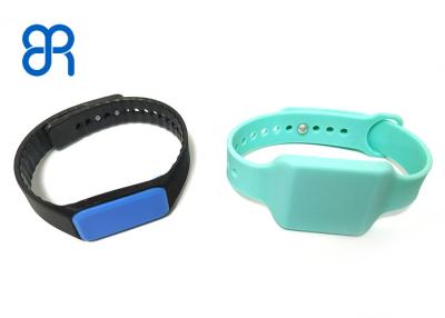 China UHF RFID Tag Wristband Alien H3 Chip 920-925 MHz IP67 Personnel Management for sale