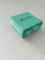 China Flexo Cosmetic Paper Printed Packaging Box Embossing Bright Green for sale