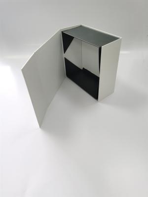 China Compostable Die Cut Packaging Box Deboss Recycled Corrugated Custom Box for sale