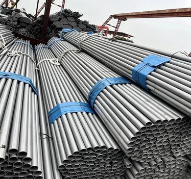 China Heat Resistant Stainless Steel Pipe with Yield Strength ≥ 205 MPa and Up To 1100°C Temperature Resistance in Seamless Or Welded Options for sale