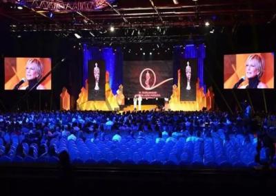 China Indoor P2.97 P3.91 LED Video Wall Curtain 500x1000mm 1000 cd/sqm for Live Events for sale