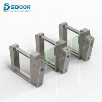 China Aluminum Acrylic SS304 Automatic Rising Arm Barriers Airport Turnstiles for sale