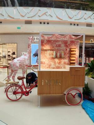 China Custom Luxury Large-Scale Pop-up Exhibition Display Stand and Retail Display Fixture for Mall Beauty Events for sale