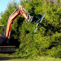 China Excavator Hedge Cutter The Must Have Tool for Tree Trimming and Lawn Maintenance for sale