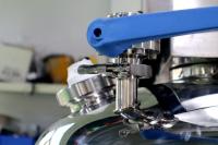 China Cosmetic Face Cream Lotion Hydraulic Lifting Tilting External Homogenizer Vacuum Emulsifying Machine for sale