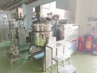 China Face Cream Making Machine Cream Vacuum Mixer Emulsifier High Shear for sale
