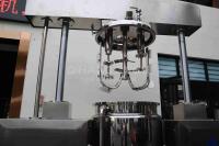 China Emulsifier Cosmetic Cream Making Machine Multiple Phase Cosmetic Making Machine Low Energy Consumption Custom Design for sale