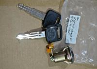 China 69005-E0580 S6961-03670 69005-E0570 S6961-03660  Car door lock cylinder LH/RH  FOR HINO 500 700 for sale