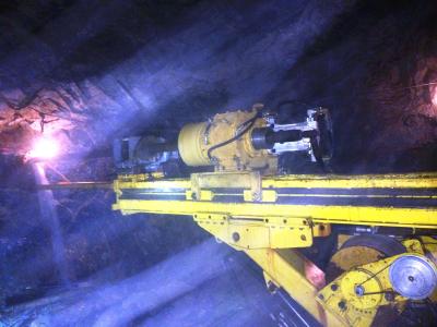 China UX1000 Underground Diamond Core Drill Rig - 1000m Depth Capacity, 75KW Power, 1275Nm Torque for sale