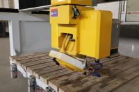 China Stone CNC Cutting Machine with 90 Degree Chamfering and 3200*2000mm Worktable Size Featuring Tilting Function for sale