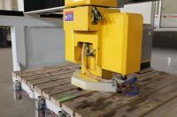 China Stone CNC Cutting Machine with 90 Degree Chamfering and 3200*2000mm Worktable Size Featuring Tilting Function for sale