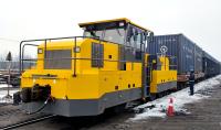 China Dual Purpose Track Mobile Railcar Mover Tractor Is Suitable For Railway Station Section And Special Line for sale