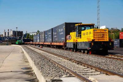 China HTRR121 rail road tractor with imported Cummins engine can be customized for sale