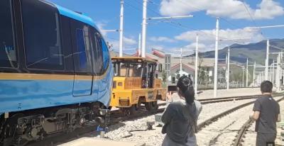China Long Service Life Railroad Car Mover Bidirectional Traction 12000 KG for sale