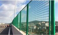 China Galvanized Powder Coated Anti Glare Metal Mesh Fence For Highway In Stainless Steel for sale