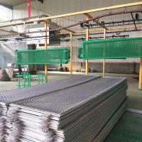China Chain Link Fence For Customized Anti Glare Traffic Barrier Mesh Fence Barbed Wire for sale