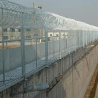 China Galvanized and Powder Coated Barbed Wire Fence for Outdoor Perimeter Protection for sale