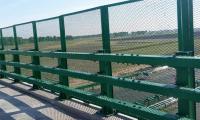 China Outdoor Security Galvanized Coated Mesh Fence Barbed Wire Fence With Crowd Control Barrier for sale