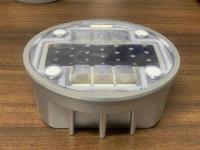 China Road Safety Solar Embedded Cat Eye Road Stud Made of High Reflection and Aluminium PC for sale