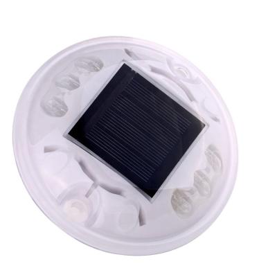China Cat Eye Design Reflective Plastic Road Stud for Road Safety Aluminium PC Material for sale