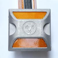 China Yellow Square Solar Ground Light Road Stud Made of Casting Aluminum Alloy Plastic for sale