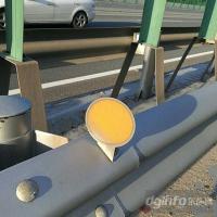 China Highway Guardrail V Type Reflector PVC Safety Warning Post For Traffic Control for sale