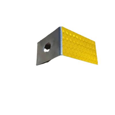 China High Visibility Aluminum Guardrail Reflector Suitable for Various Weather Conditions for sale