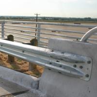 China Customized Color Zinc Coated Corrugated Highway Guardrail With Bridge Terminal End For Highway for sale