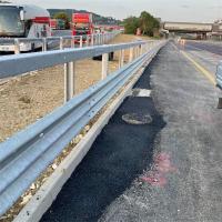 China Highway Safety Barrier Galvanized Steel W Beam Guardrail with Q345 Strip Steels for sale