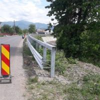 China Customized Color Hot Dipped Galvanized Road Guardrail for Highway Safety and Sale for sale