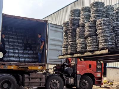 China 12X12 High Durability Reverse Twisted Barbed Wire 4 Point Barbed Wire Mesh for sale